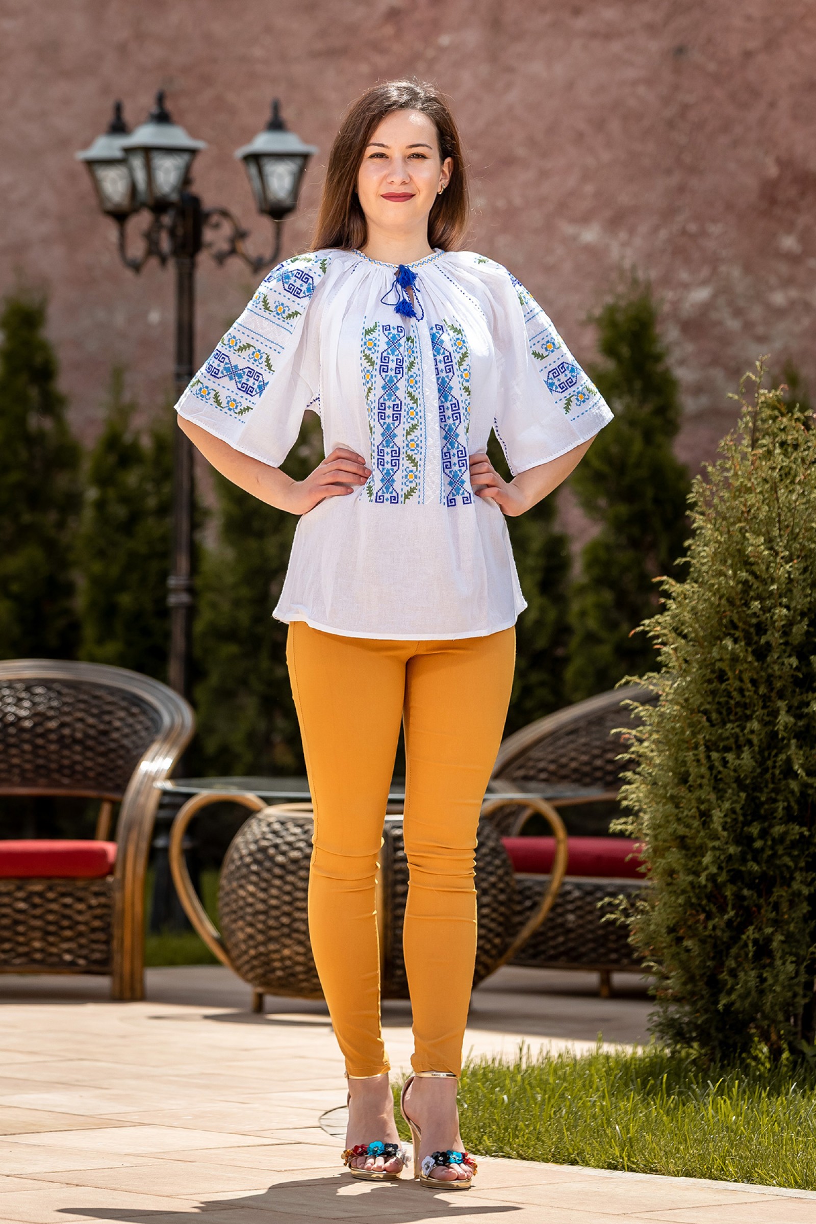 Ie romaneasca maneca scurta Cer Senin lucrata manual - OCAUA.RO