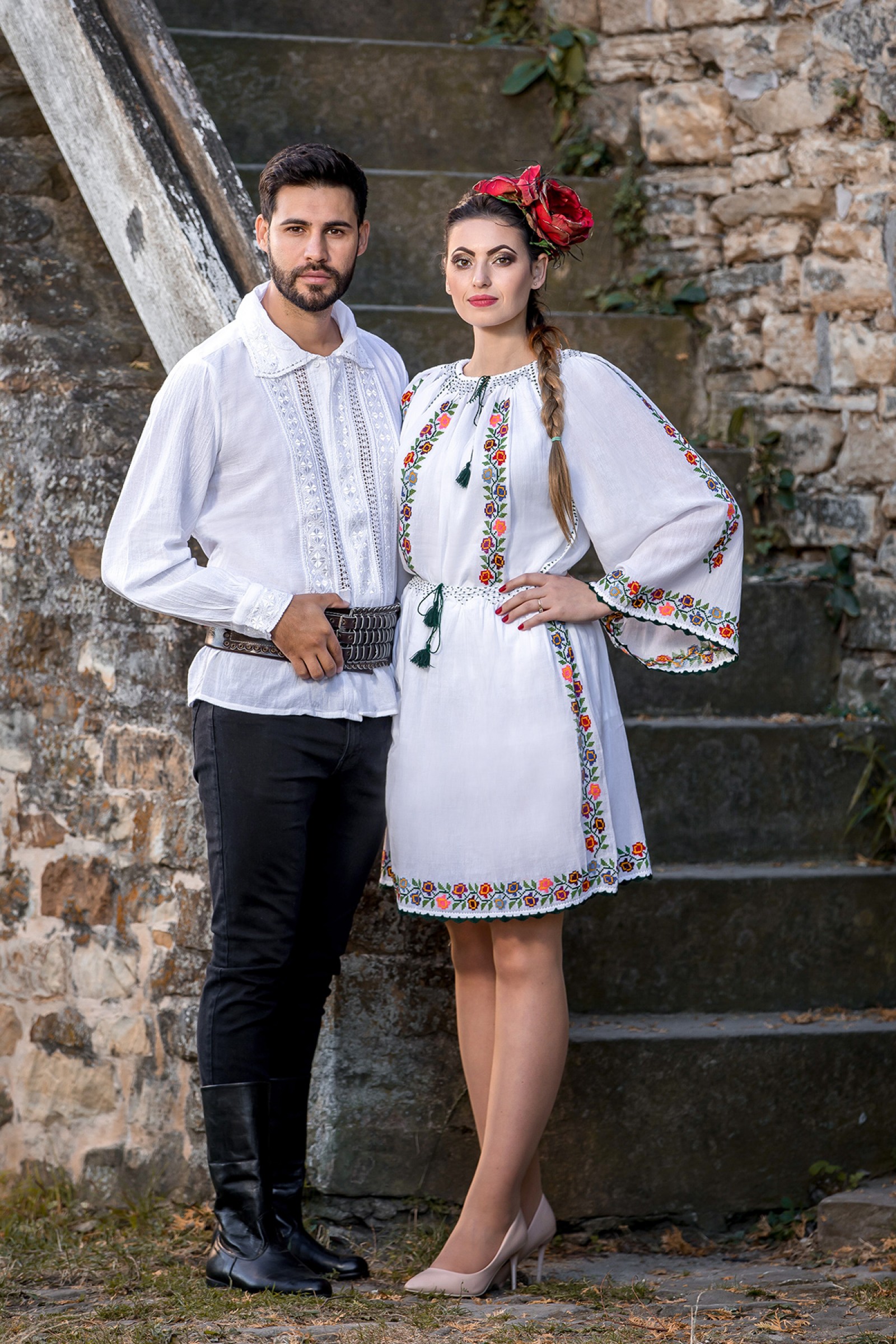 Rochie traditionala romaneasca Sanzaiene zona Muntenia - OCAUA.RO