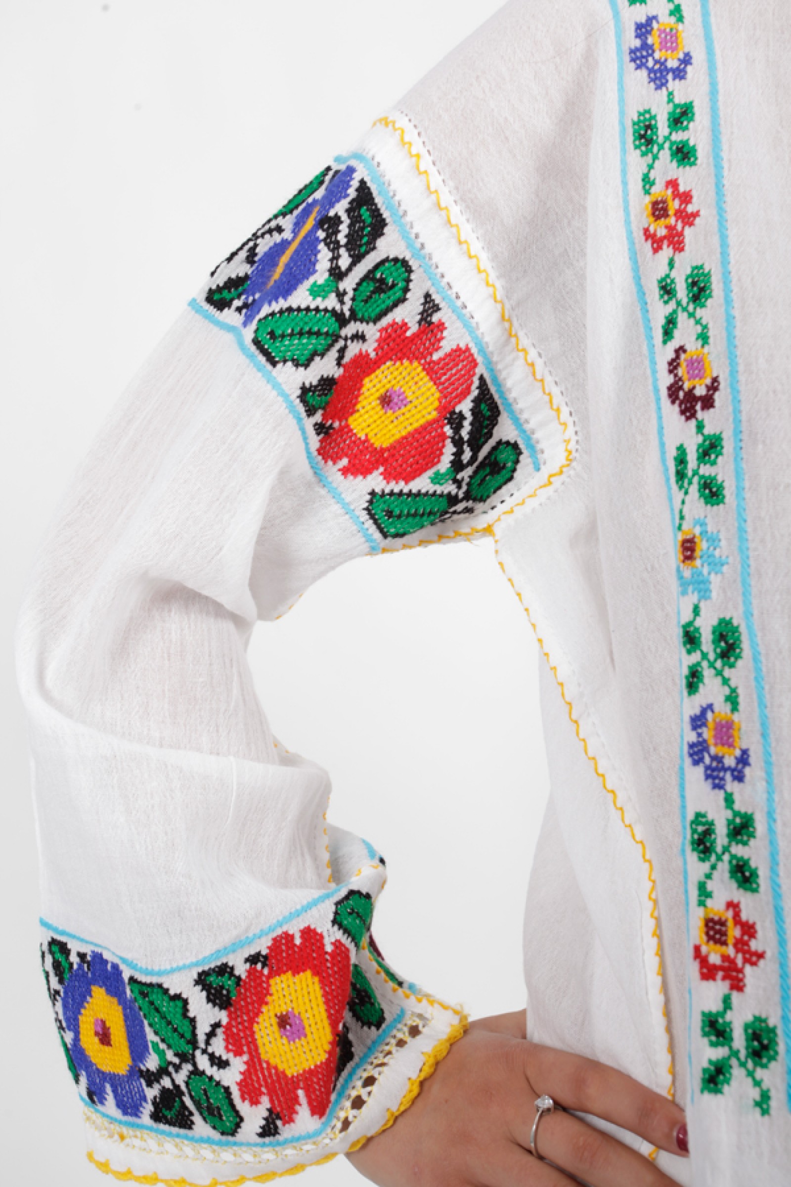 Ie romaneasca Livioara brodata cu fir multicolor bluza traditionala ...