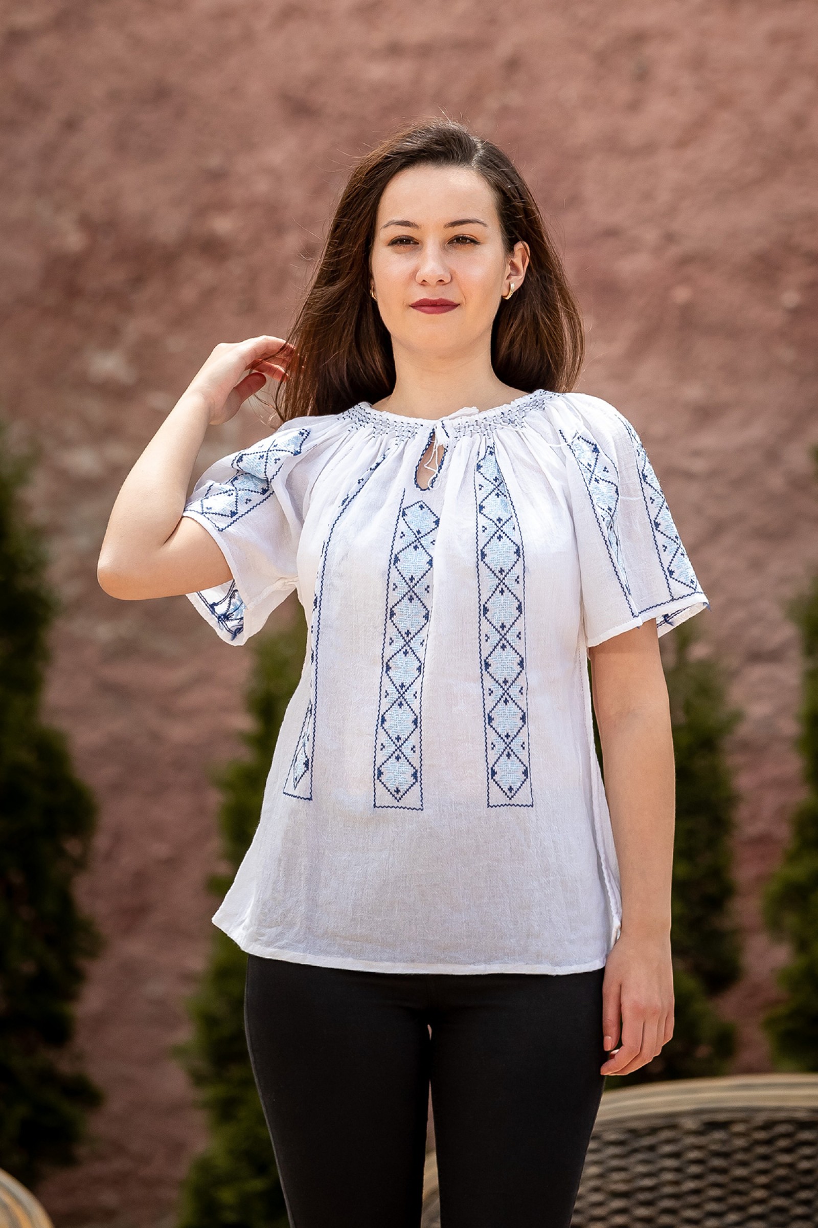 Ie romaneasca maneca scurta Steaua albastra de matase lucrata manual ...