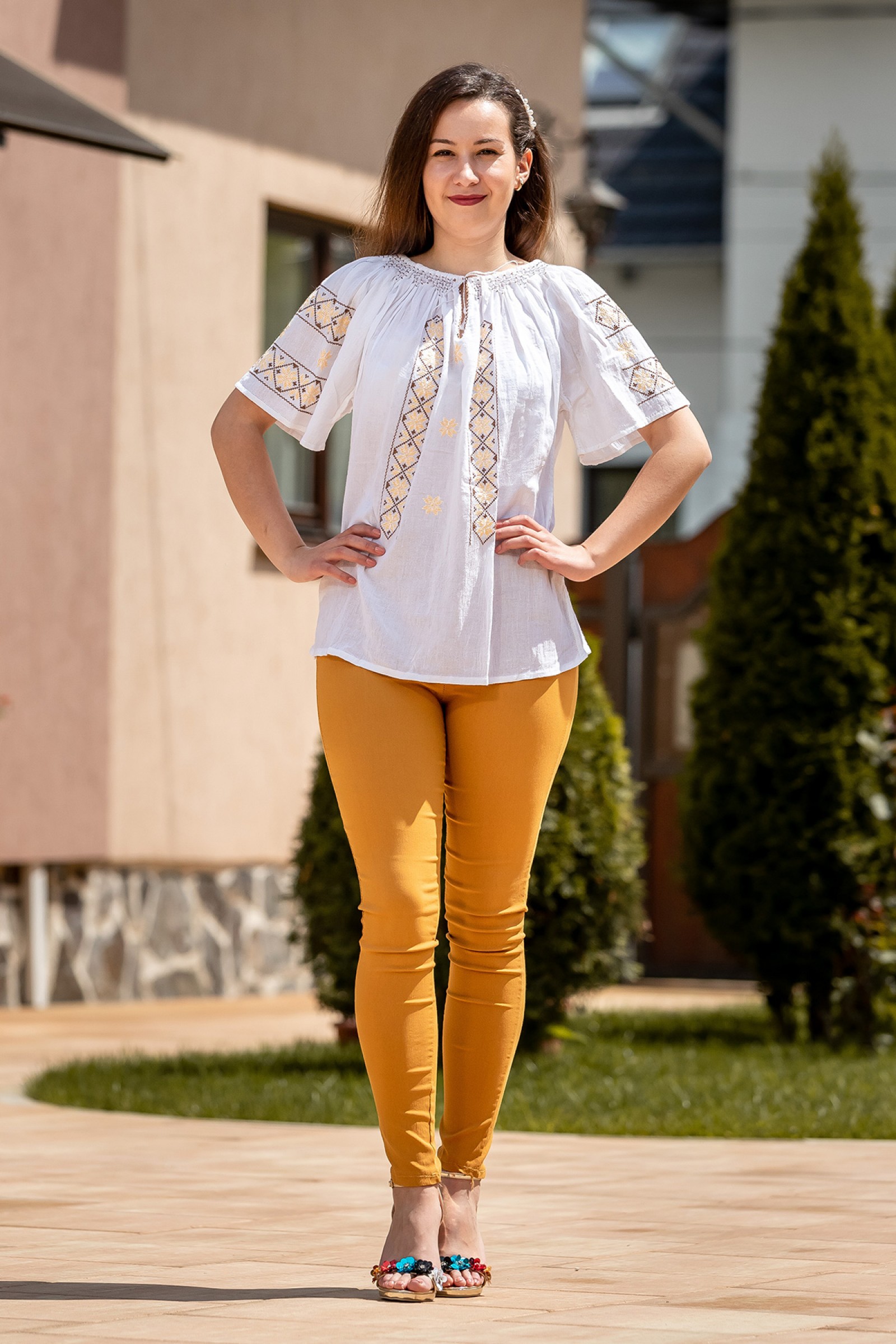 Ie romaneasca maneca scurta Stea de matase lucrata manual - OCAUA.RO